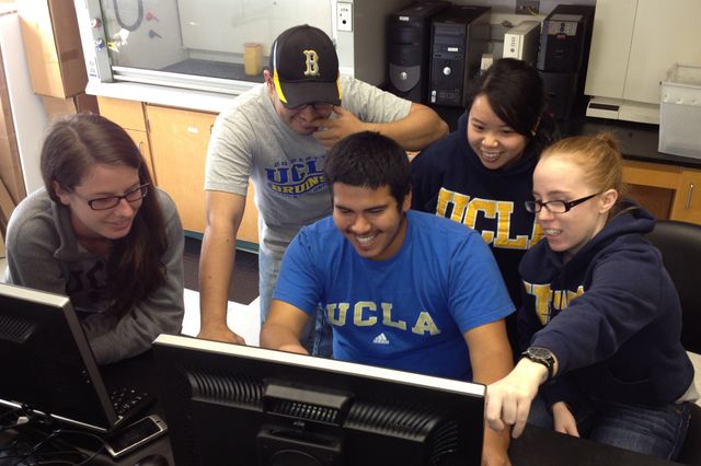 lifesciencesstudentsinacomputerlaboratorycrediterinsanders_mid - Life Sciences